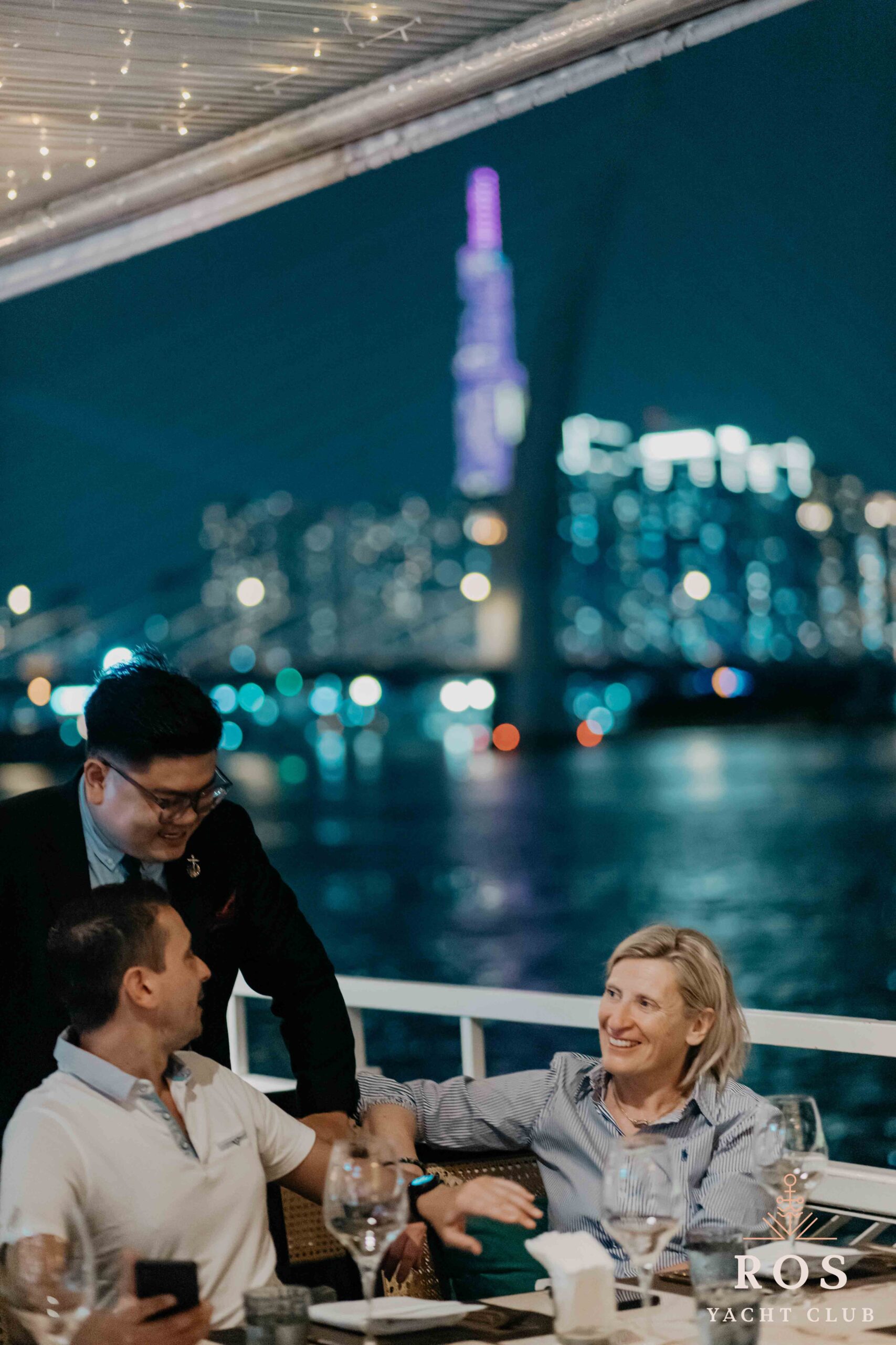ROS Yacht Club – Dining & River Lounge